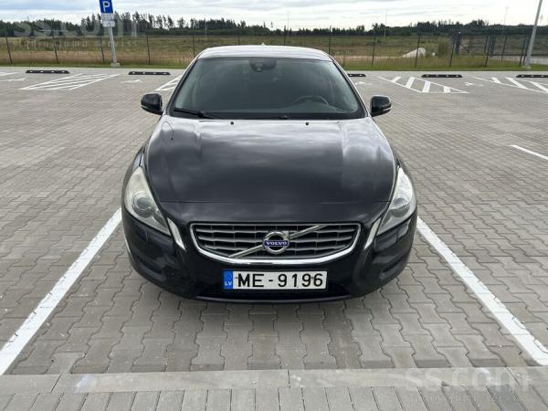 Melns Volvo S60 2010 Valmiera, ar dzinēja tilpumu 2.00 L un nobraukumu 350 tūkst. km par 3700 €, foto 1 vietnē AUTOMOTO.COM.LV
