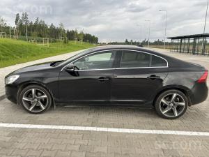 Черный Вольво С60 2010 в Валмиера, объемом двигателя 2.00 л и пробегом 350 тыс. км за 3700 €, фото 3 на AUTOMOTO.COM.LV