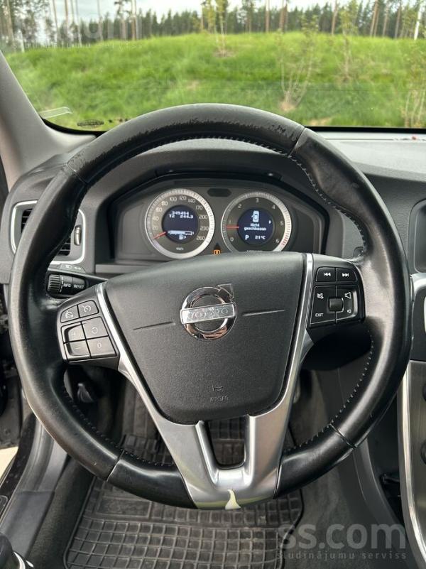 Melns Volvo S60 2010 Valmiera, ar dzinēja tilpumu 2.00 L un nobraukumu 350 tūkst. km par 3700 €, foto 10 vietnē AUTOMOTO.COM.LV