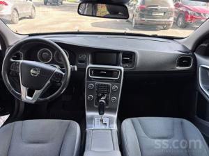 Black Volvo S60 2010 in Riga, with an engine capacity of 2.00 L and mileage of 0 thousand km for 3000 €, photo 3 on AUTOMOTO.COM.LV