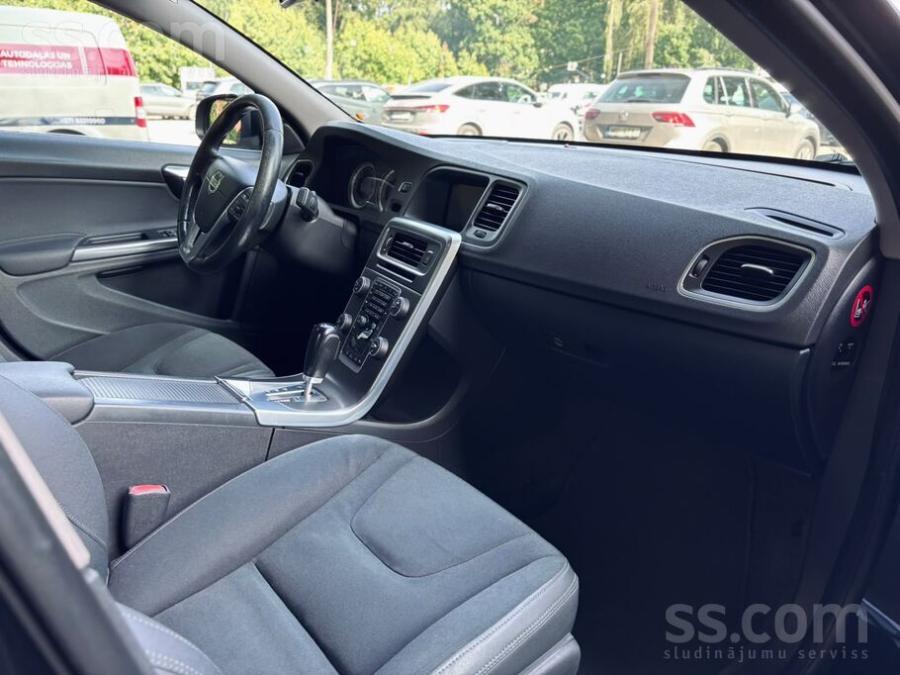 Black Volvo S60 2010 in Riga, with an engine capacity of 2.00 L and mileage of 0 thousand km for 3000 €, photo 8 on AUTOMOTO.COM.LV