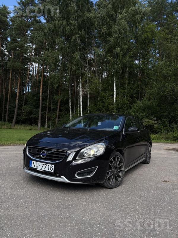 Melns Volvo S60 2010 Rīga, ar dzinēja tilpumu 2.40 L un nobraukumu 286 tūkst. km par 6300 €, foto 1 vietnē AUTOMOTO.COM.LV