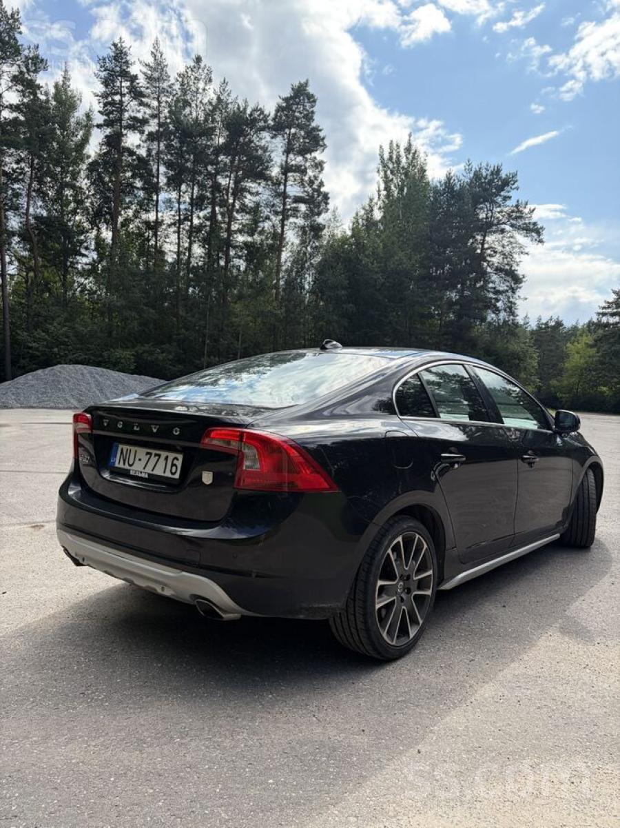 Melns Volvo S60 2010 Rīga, ar dzinēja tilpumu 2.40 L un nobraukumu 286 tūkst. km par 6300 €, foto 4 vietnē AUTOMOTO.COM.LV