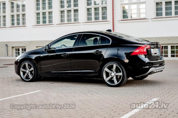 Black Volvo S60 2010 in Parnu, with an engine capacity of 3.00 L and mileage of 302 thousand km for 10600 €, photo 4 on AUTOMOTO.COM.LV
