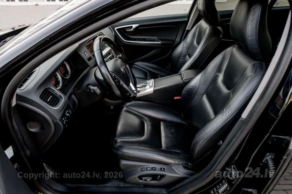 Black Volvo S60 2010 in Parnu, with an engine capacity of 3.00 L and mileage of 302 thousand km for 10600 €, photo 9 on AUTOMOTO.COM.LV