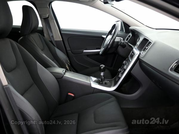 Melns Volvo S60 2010 Tallina, ar dzinēja tilpumu 2.00 L un nobraukumu 355 tūkst. km par 3799 €, foto 6 vietnē AUTOMOTO.COM.LV