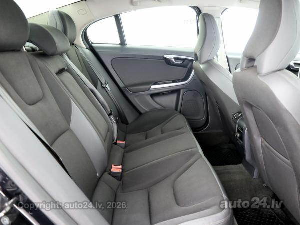 Melns Volvo S60 2010 Tallina, ar dzinēja tilpumu 2.00 L un nobraukumu 355 tūkst. km par 3799 €, foto 7 vietnē AUTOMOTO.COM.LV