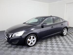 Melns Volvo S60 2010 Tallina, ar dzinēja tilpumu 2.00 L un nobraukumu 355 tūkst. km par 3799 €, foto 10 vietnē AUTOMOTO.COM.LV
