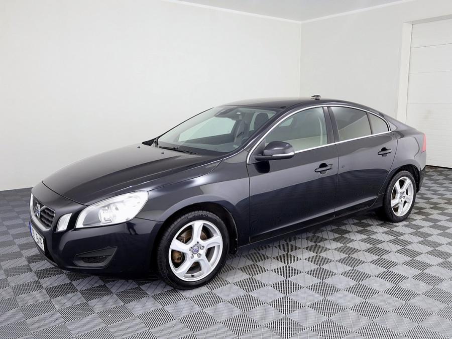 Melns Volvo S60 2010 Tallina, ar dzinēja tilpumu 2.00 L un nobraukumu 355 tūkst. km par 3799 €, foto 10 vietnē AUTOMOTO.COM.LV