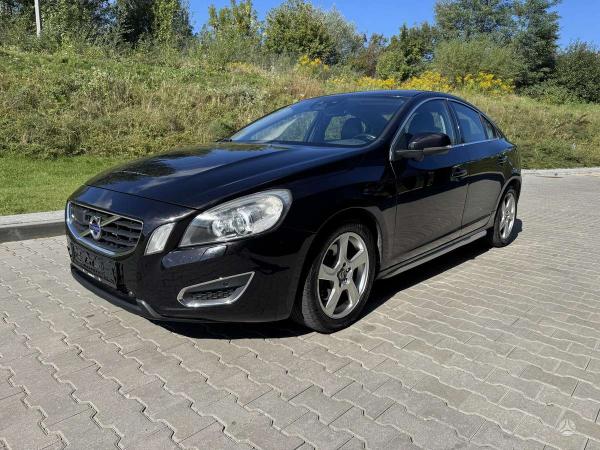 Black Volvo S60 2010 in Vilnius, with an engine capacity of 2.40 L and mileage of 249 thousand km for 6400 €, photo 1 on AUTOMOTO.COM.LV