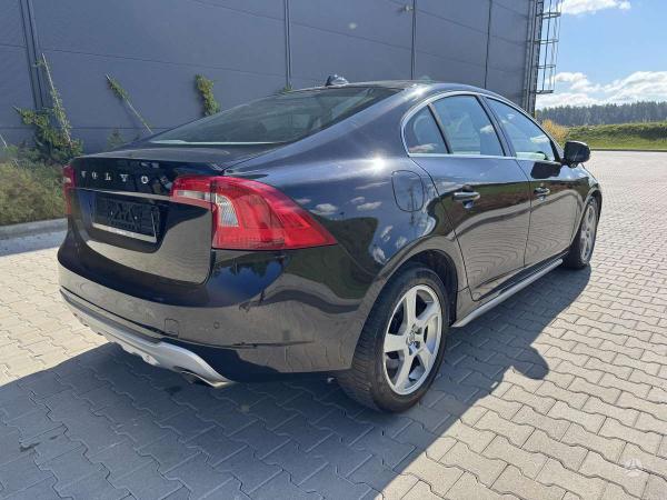 Black Volvo S60 2010 in Vilnius, with an engine capacity of 2.40 L and mileage of 249 thousand km for 6400 €, photo 6 on AUTOMOTO.COM.LV