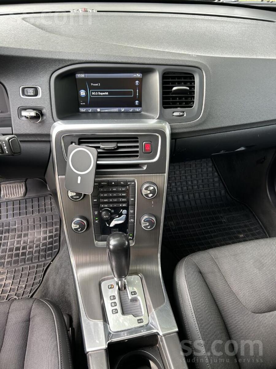 Черный Вольво С60 2010 в Валмиера, объемом двигателя 2.00 л и пробегом 350 тыс. км за 3500 €, фото 21 на AUTOMOTO.COM.LV