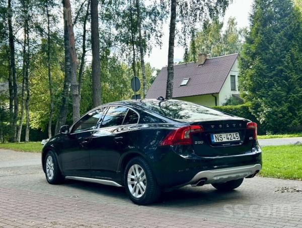 Volvo S60 2010 Rīga vietnē Melns Volvo S60 2010 Rīga, ar dzinēja tilpumu 2.40 L un nobraukumu 254 tūkst. km par 6200 €, foto 6 vietnē AUTOMOTO.COM.LV