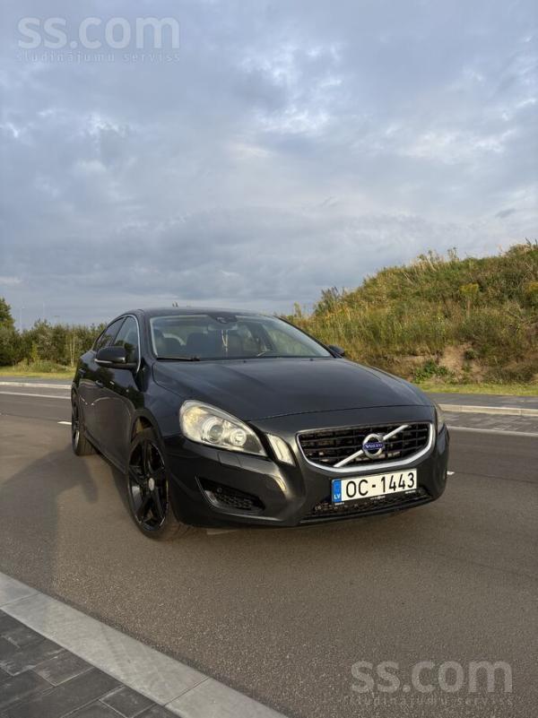 Volvo S60 2010 Saldus vietnÄ Melns Volvo S60 2010 Saldus, ar dzinÄja tilpumu 2.00 L un nobraukumu 394 tÅ«kst. km par 3900 ā¬, foto 1 vietnÄ AUTOMOTO.COM.LV