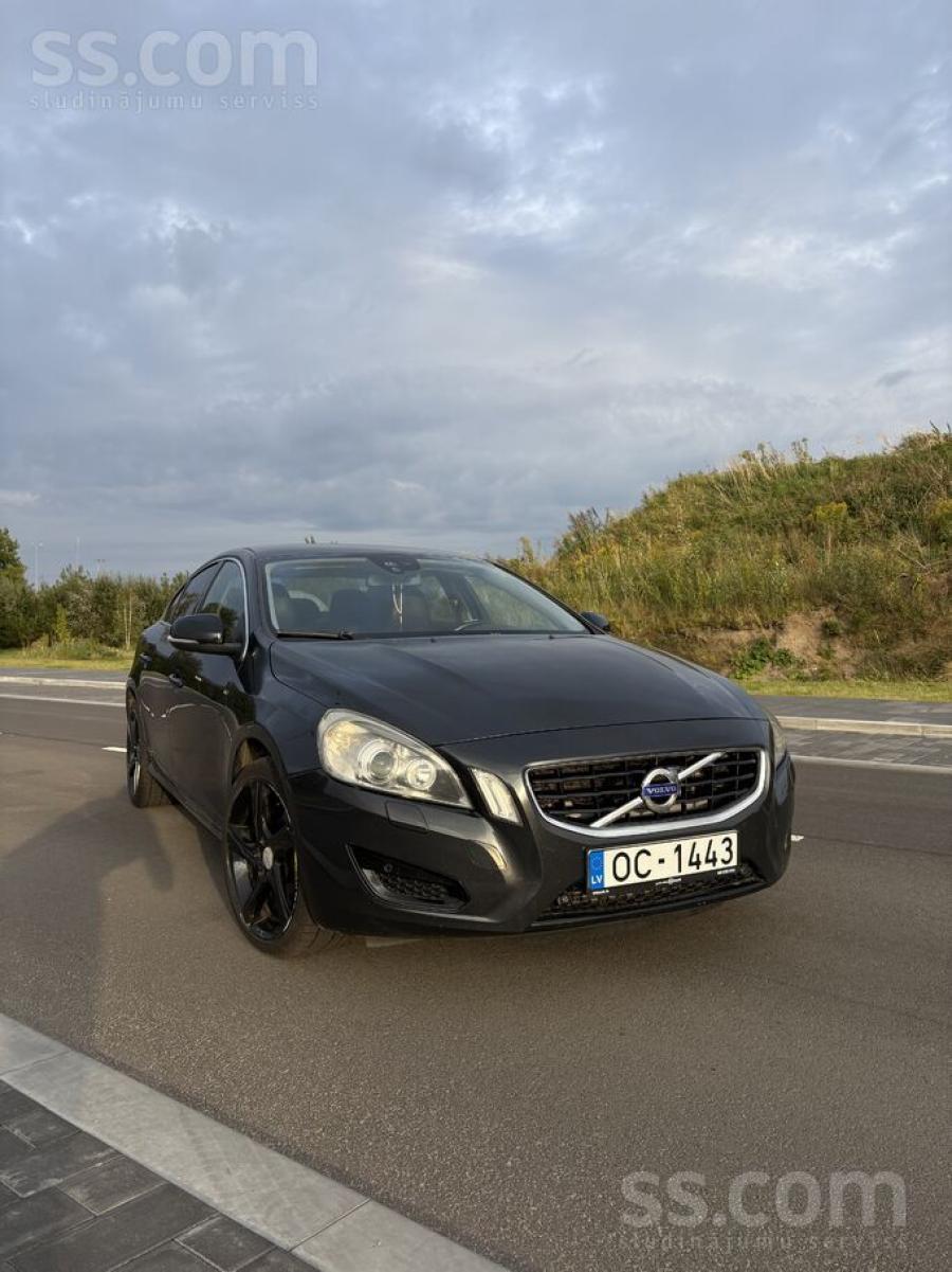 Melns Volvo S60 2010 Saldus, ar dzinēja tilpumu 2.00 L un nobraukumu 394 tūkst. km par 3900 €, foto 1 vietnē AUTOMOTO.COM.LV