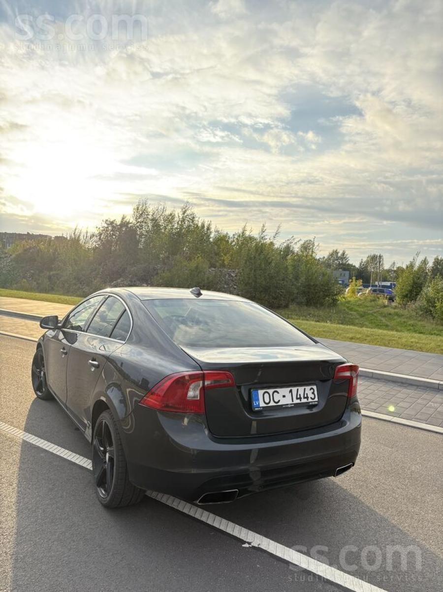 Melns Volvo S60 2010 Saldus, ar dzinēja tilpumu 2.00 L un nobraukumu 394 tūkst. km par 3900 €, foto 6 vietnē AUTOMOTO.COM.LV