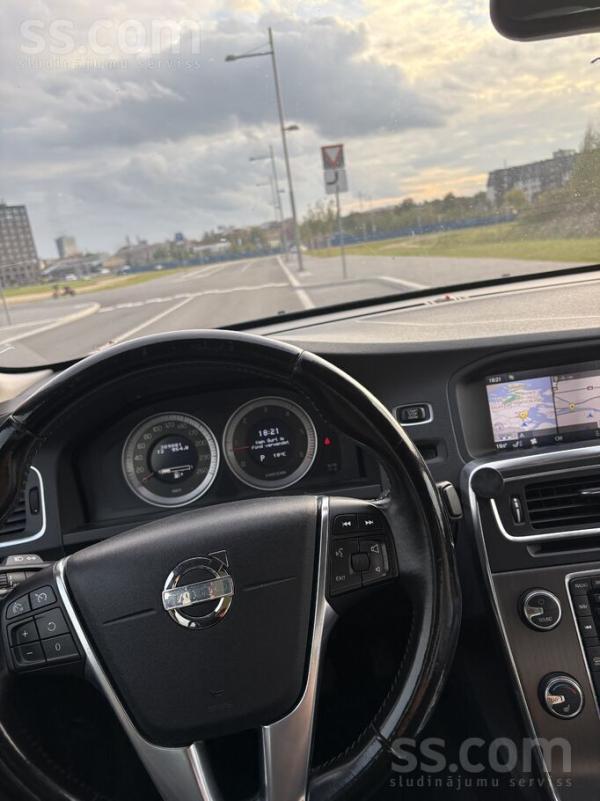 Volvo S60 2010 Saldus vietnÄ Melns Volvo S60 2010 Saldus, ar dzinÄja tilpumu 2.00 L un nobraukumu 394 tÅ«kst. km par 3900 ā¬, foto 7 vietnÄ AUTOMOTO.COM.LV