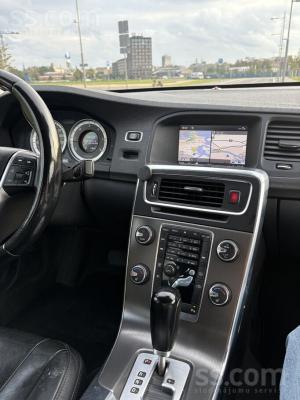 Melns Volvo S60 2010 Saldus, ar dzinēja tilpumu 2.00 L un nobraukumu 394 tūkst. km par 3900 €, foto 8 vietnē AUTOMOTO.COM.LV