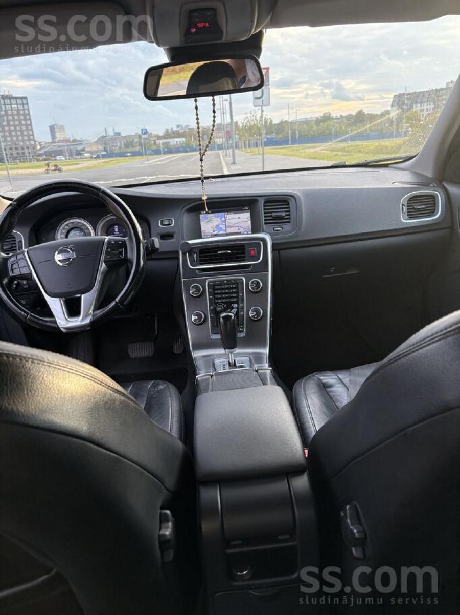 Melns Volvo S60 2010 Saldus, ar dzinēja tilpumu 2.00 L un nobraukumu 394 tūkst. km par 3900 €, foto 14 vietnē AUTOMOTO.COM.LV