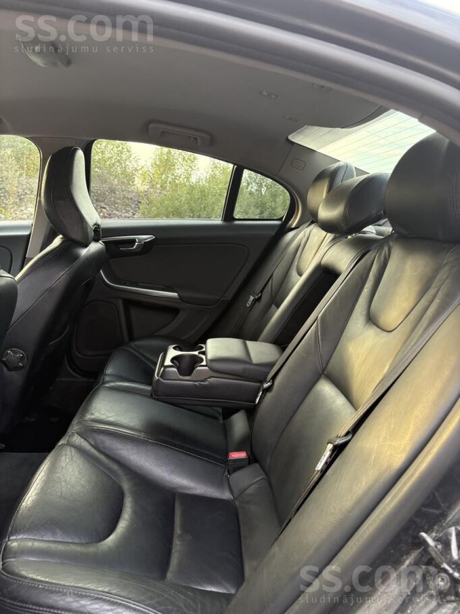 Melns Volvo S60 2010 Saldus, ar dzinēja tilpumu 2.00 L un nobraukumu 394 tūkst. km par 3900 €, foto 15 vietnē AUTOMOTO.COM.LV