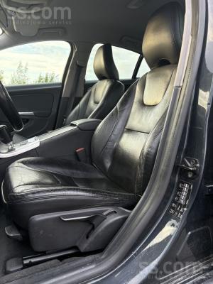 Melns Volvo S60 2010 Saldus, ar dzinēja tilpumu 2.00 L un nobraukumu 394 tūkst. km par 3900 €, foto 16 vietnē AUTOMOTO.COM.LV