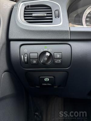 Melns Volvo S60 2010 Saldus, ar dzinēja tilpumu 2.00 L un nobraukumu 394 tūkst. km par 3900 €, foto 17 vietnē AUTOMOTO.COM.LV