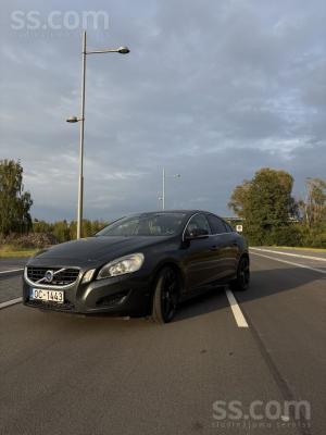 Melns Volvo S60 2010 Saldus, ar dzinēja tilpumu 2.00 L un nobraukumu 394 tūkst. km par 3900 €, foto 18 vietnē AUTOMOTO.COM.LV