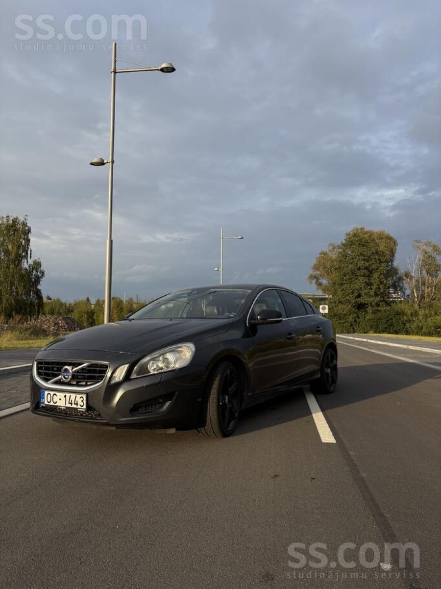 Melns Volvo S60 2010 Saldus, ar dzinēja tilpumu 2.00 L un nobraukumu 394 tūkst. km par 3900 €, foto 18 vietnē AUTOMOTO.COM.LV