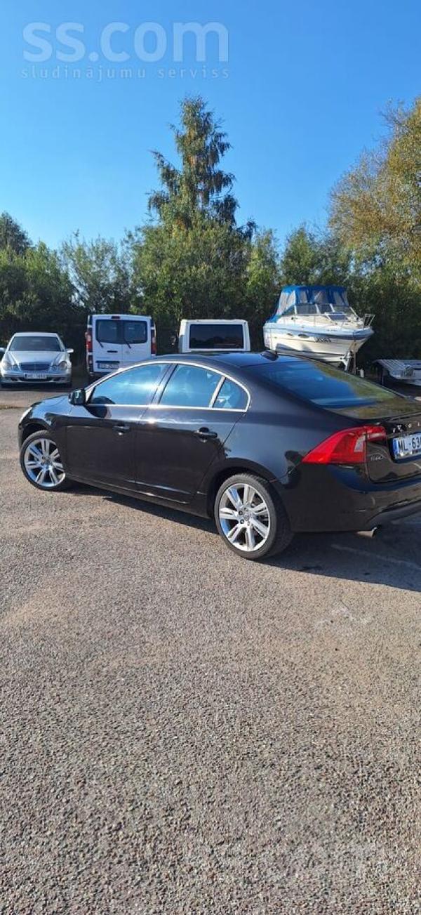 Volvo S60 2010 in Ventspils on AUTOMOTO.COM.LV Black Volvo S60 2010 in Ventspils, with an engine capacity of 2.00 L and mileage of 196 thousand km for 5200 €, photo 3 on AUTOMOTO.COM.LV