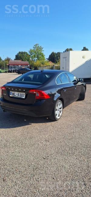Black Volvo S60 2010 in Ventspils, with an engine capacity of 2.00 L and mileage of 196 thousand km for 5200 €, photo 4 on AUTOMOTO.COM.LV