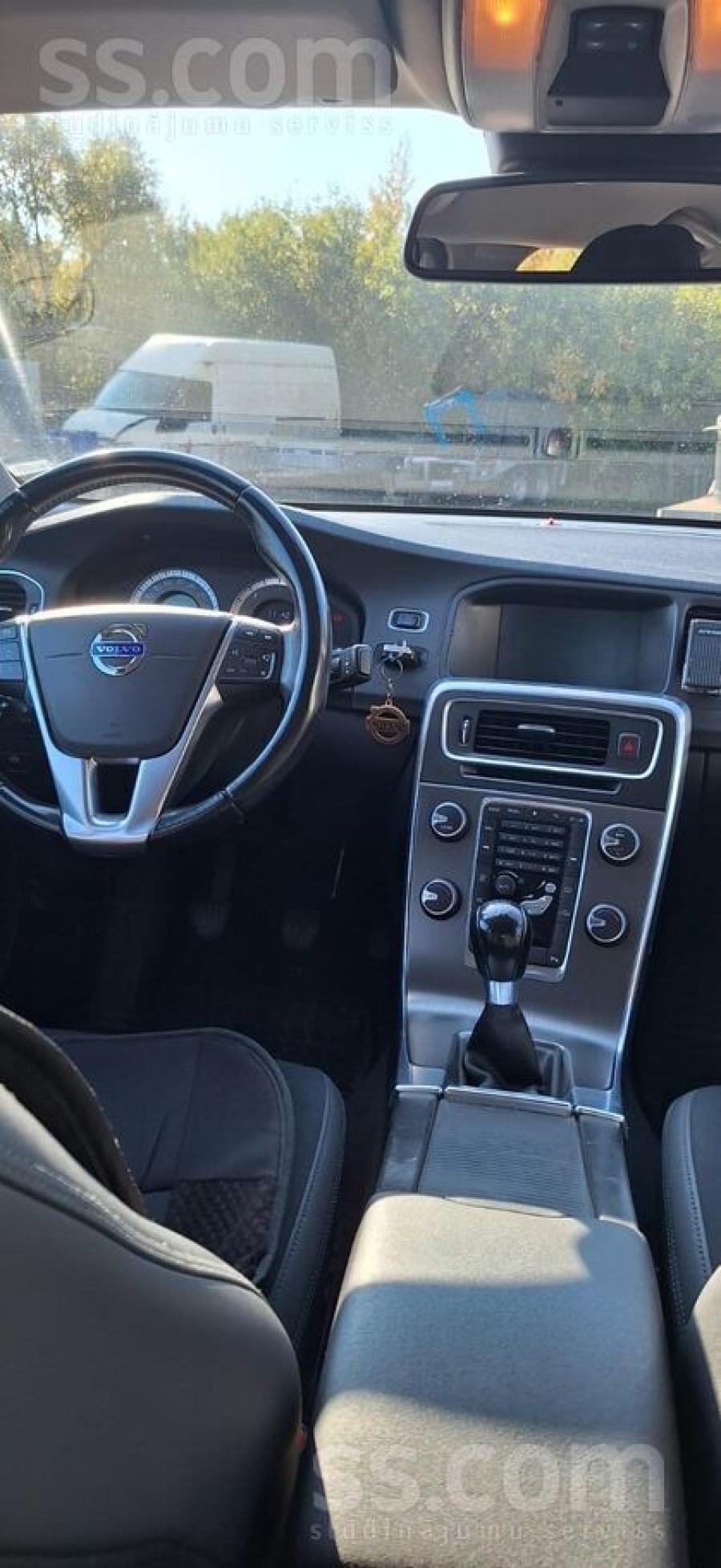 Black Volvo S60 2010 in Ventspils, with an engine capacity of 2.00 L and mileage of 196 thousand km for 5200 €, photo 6 on AUTOMOTO.COM.LV