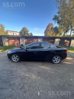Melns Volvo S60 2010 Jelgava, ar dzinēja tilpumu 2.00 L un nobraukumu 260 tūkst. km par 4890 €, foto 3 vietnē AUTOMOTO.COM.LV