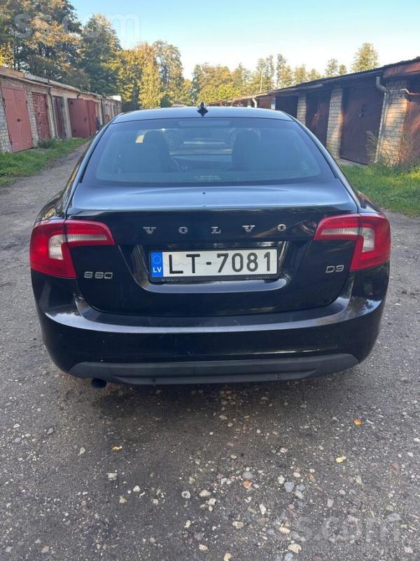 Volvo S60 2010 in Jelgava on AUTOMOTO.COM.LV Black Volvo S60 2010 in Jelgava, with an engine capacity of 2.00 L and mileage of 260 thousand km for 4890 €, photo 6 on AUTOMOTO.COM.LV