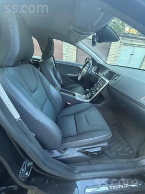 Melns Volvo S60 2010 Jelgava, ar dzinēja tilpumu 2.00 L un nobraukumu 260 tūkst. km par 4890 €, foto 10 vietnē AUTOMOTO.COM.LV