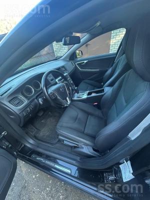 Melns Volvo S60 2010 Jelgava, ar dzinēja tilpumu 2.00 L un nobraukumu 260 tūkst. km par 4890 €, foto 11 vietnē AUTOMOTO.COM.LV