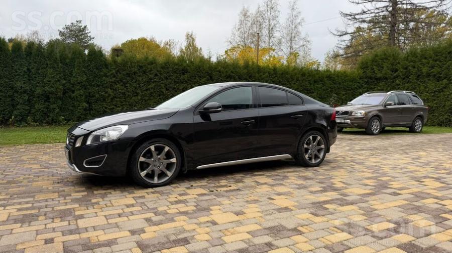 Black Volvo S60 2010 in Gulbene, with an engine capacity of 2.00 L and mileage of 341 thousand km for 4700 €, photo 3 on AUTOMOTO.COM.LV