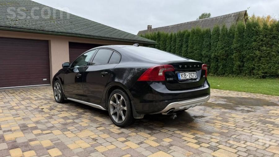 Black Volvo S60 2010 in Gulbene, with an engine capacity of 2.00 L and mileage of 341 thousand km for 4700 €, photo 4 on AUTOMOTO.COM.LV