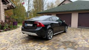 Black Volvo S60 2010 in Gulbene, with an engine capacity of 2.00 L and mileage of 341 thousand km for 4700 €, photo 5 on AUTOMOTO.COM.LV