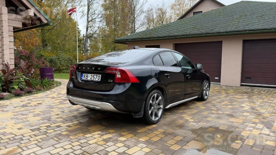 Black Volvo S60 2010 in Gulbene, with an engine capacity of 2.00 L and mileage of 341 thousand km for 4700 €, photo 5 on AUTOMOTO.COM.LV