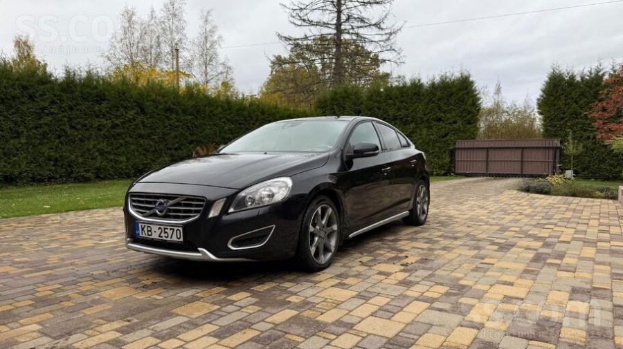 Black Volvo S60 2010 in Gulbene, with an engine capacity of 2.00 L and mileage of 341 thousand km for 4700 €, photo 7 on AUTOMOTO.COM.LV