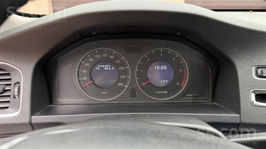Black Volvo S60 2010 in Gulbene, with an engine capacity of 2.00 L and mileage of 341 thousand km for 4700 €, photo 8 on AUTOMOTO.COM.LV