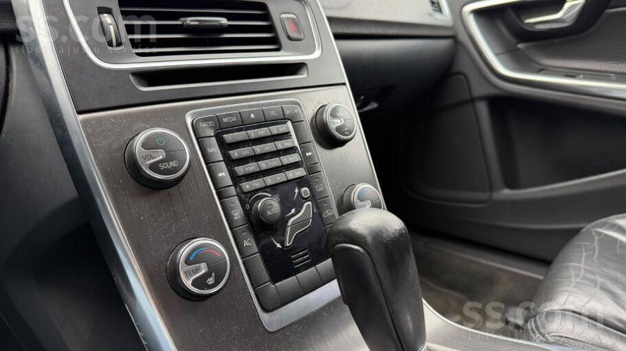 Black Volvo S60 2010 in Gulbene, with an engine capacity of 2.00 L and mileage of 341 thousand km for 4700 €, photo 12 on AUTOMOTO.COM.LV
