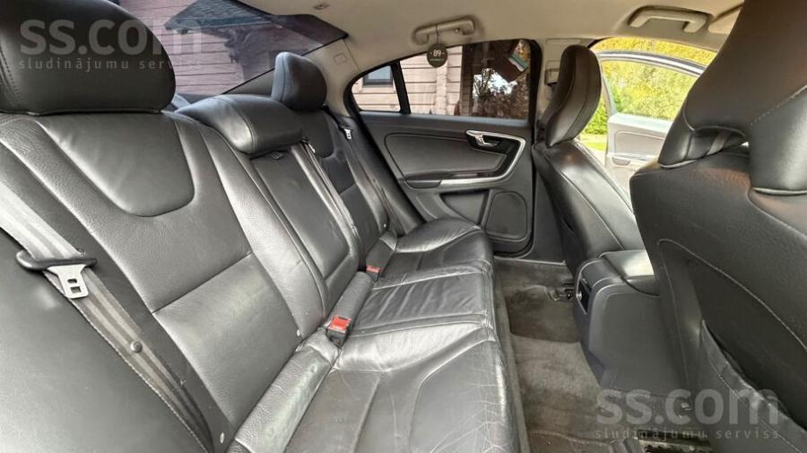 Black Volvo S60 2010 in Gulbene, with an engine capacity of 2.00 L and mileage of 341 thousand km for 4700 €, photo 14 on AUTOMOTO.COM.LV