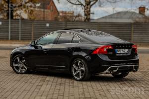 Black Volvo S60 2011 in Jelgava, with an engine capacity of 1.60 L and mileage of 0 thousand km for 3000 €, photo 7 on AUTOMOTO.COM.LV