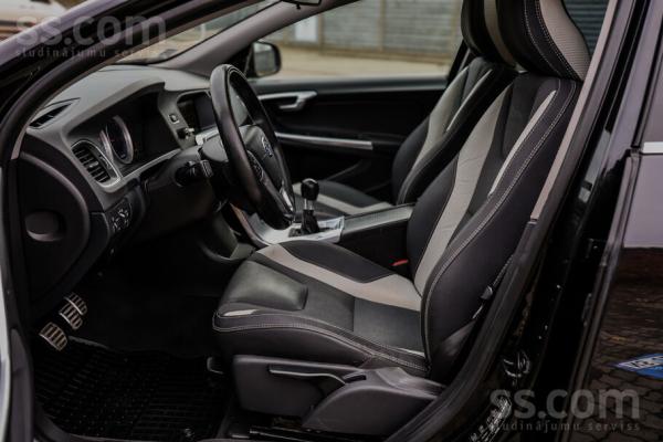 Black Volvo S60 2011 in Jelgava, with an engine capacity of 1.60 L and mileage of 0 thousand km for 6990 €, photo 9 on AUTOMOTO.COM.LV