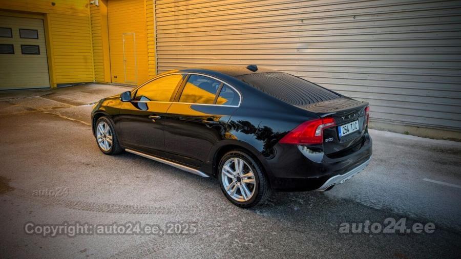 Black Volvo S60 2011 in Tallinn, with an engine capacity of 2.00 L and mileage of 200 thousand km for 5900 €, photo 3 on AUTOMOTO.COM.LV