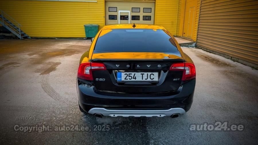 Black Volvo S60 2011 in Tallinn, with an engine capacity of 2.00 L and mileage of 200 thousand km for 5900 €, photo 4 on AUTOMOTO.COM.LV
