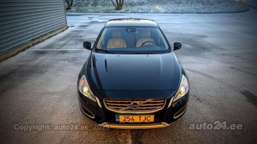Black Volvo S60 2011 in Tallinn, with an engine capacity of 2.00 L and mileage of 200 thousand km for 5900 €, photo 8 on AUTOMOTO.COM.LV