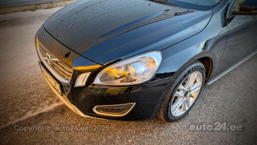 Black Volvo S60 2011 in Tallinn, with an engine capacity of 2.00 L and mileage of 200 thousand km for 5900 €, photo 9 on AUTOMOTO.COM.LV