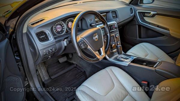 Melns Volvo S60 2011 Tallina, ar dzinēja tilpumu 2.00 L un nobraukumu 200 tūkst. km par 5900 €, foto 11 vietnē AUTOMOTO.COM.LV